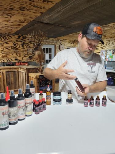 'Dirty Jobs' to feature Illinois deer urine supplier