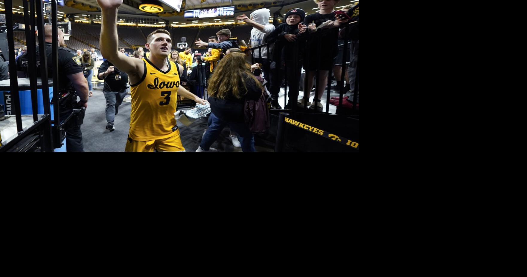 Hawkeyes hit the road seeking memories, wins