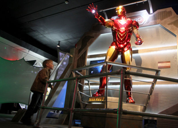 Crowds come to see science fiction, fact at the Putnam Museum