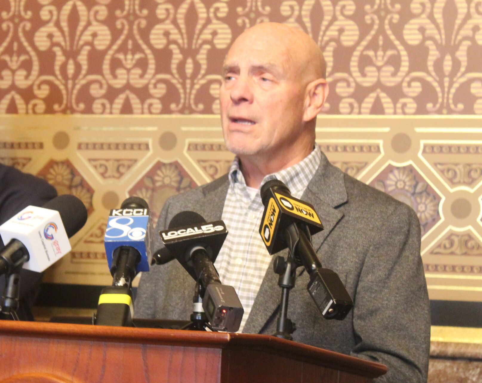 Iowa Dems present tax proposal with 4% property tax cap