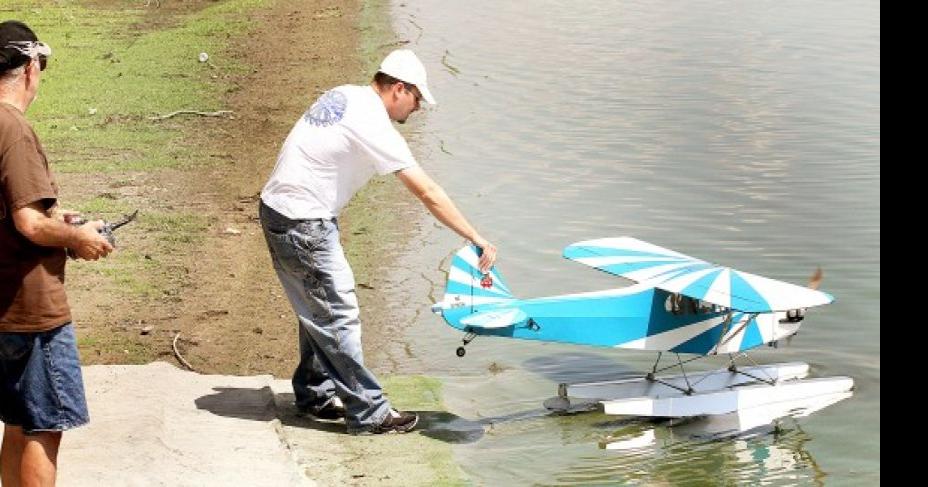 Model airplane pilots show off skills in East Moline