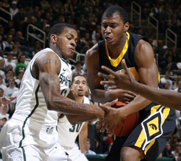 Spartans streak past Hawkeyes