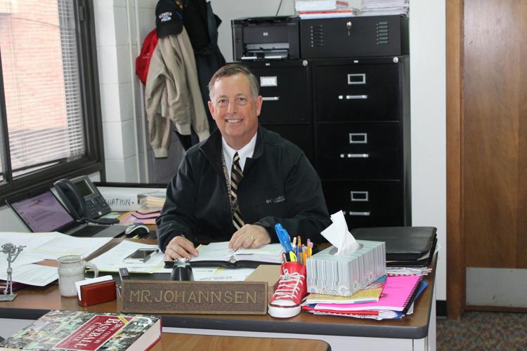 Retiring Hoover Elementary Principal Jeff Johannsen gives kids 'the ...
