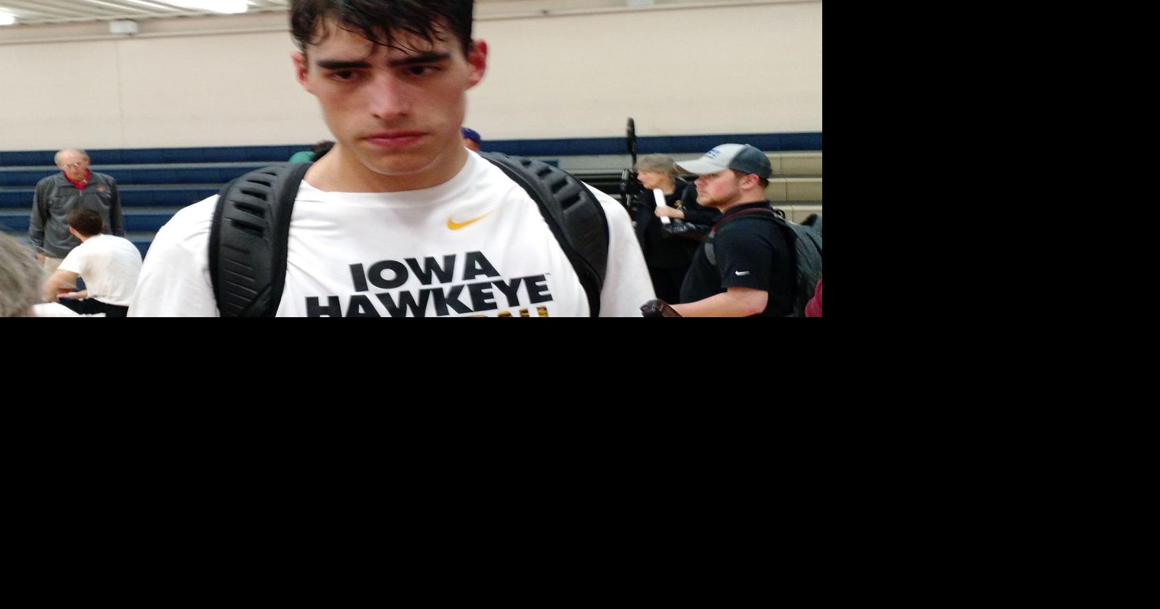 Garza comes up big again, Hawkeyes 3-0 on tour