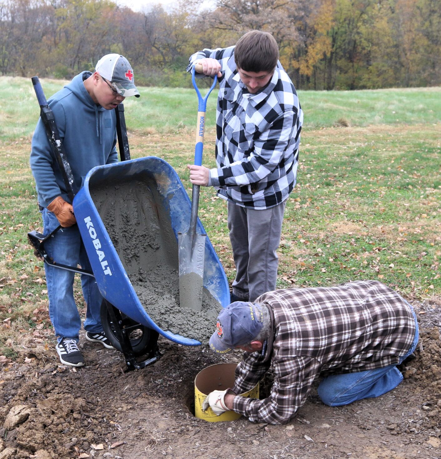 Iowa nonprofit provides free flagpoles, flags for veterans