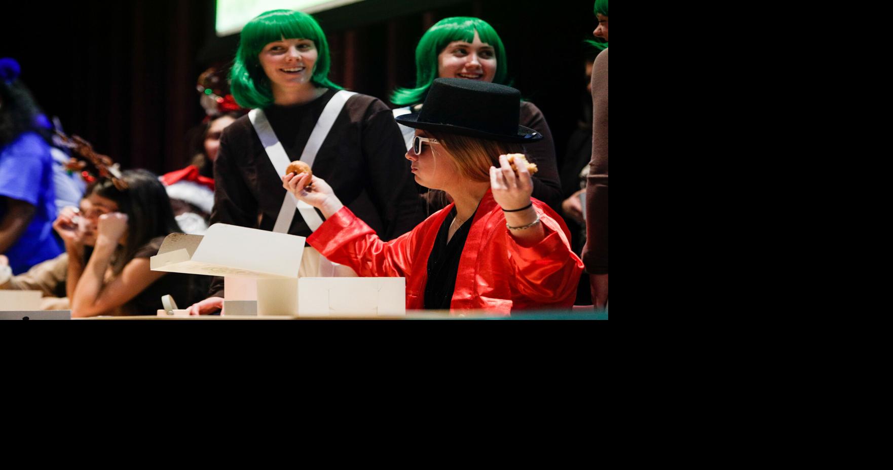 Moline High School doughnut-eating contest wraps up 2022 Share Joys