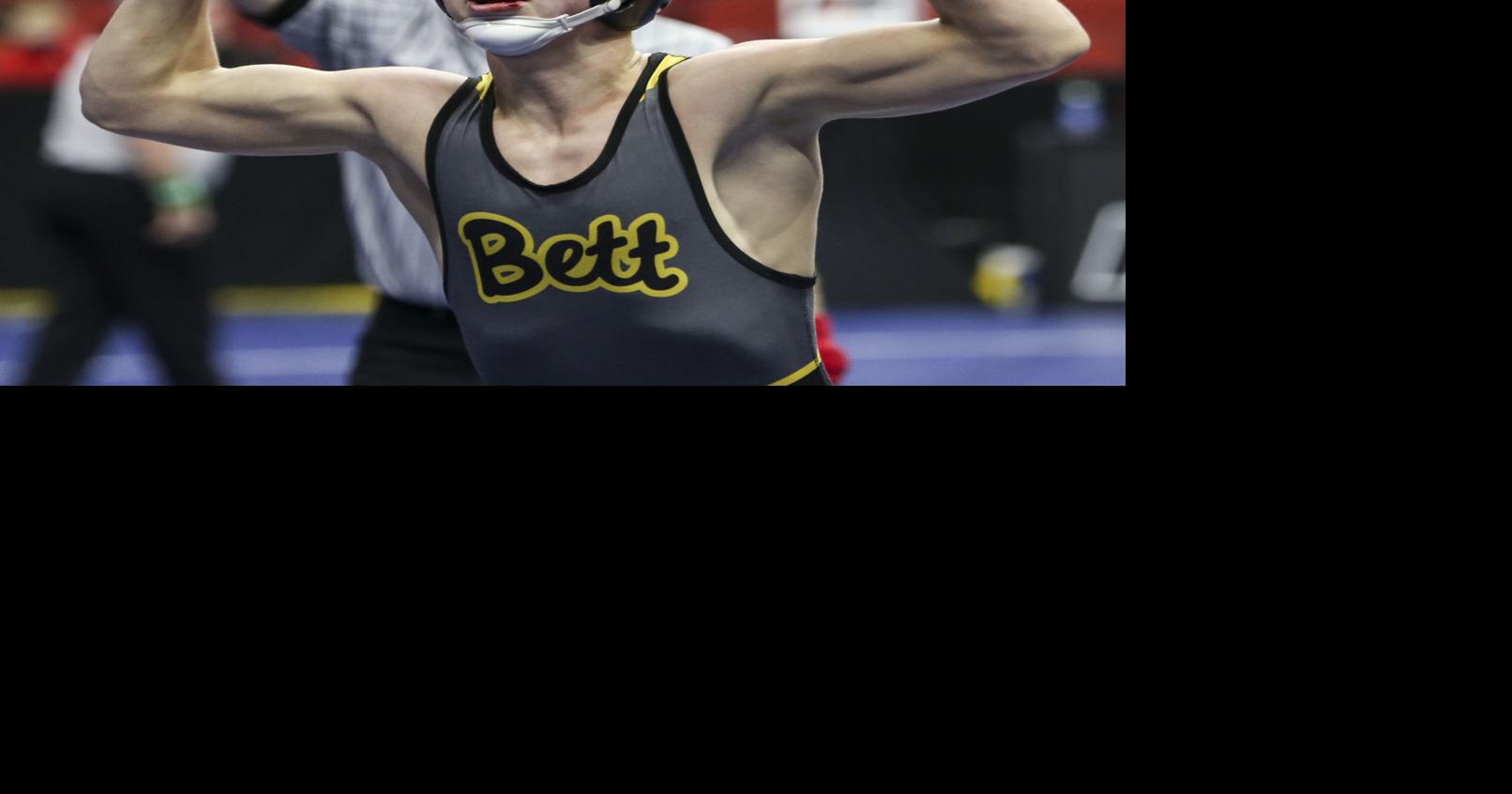 Bulldog trio wrestles for state championships