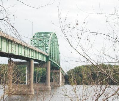 Muscatine bridge lights stay dim, for now