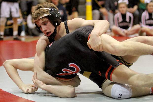 Iowa district wrestling capsules