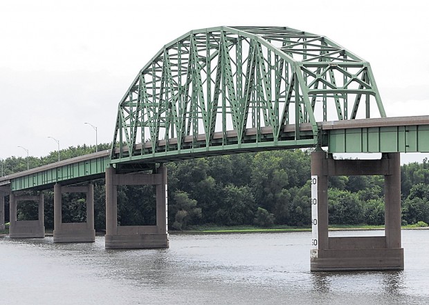 Muscatine bridge to get a wash job