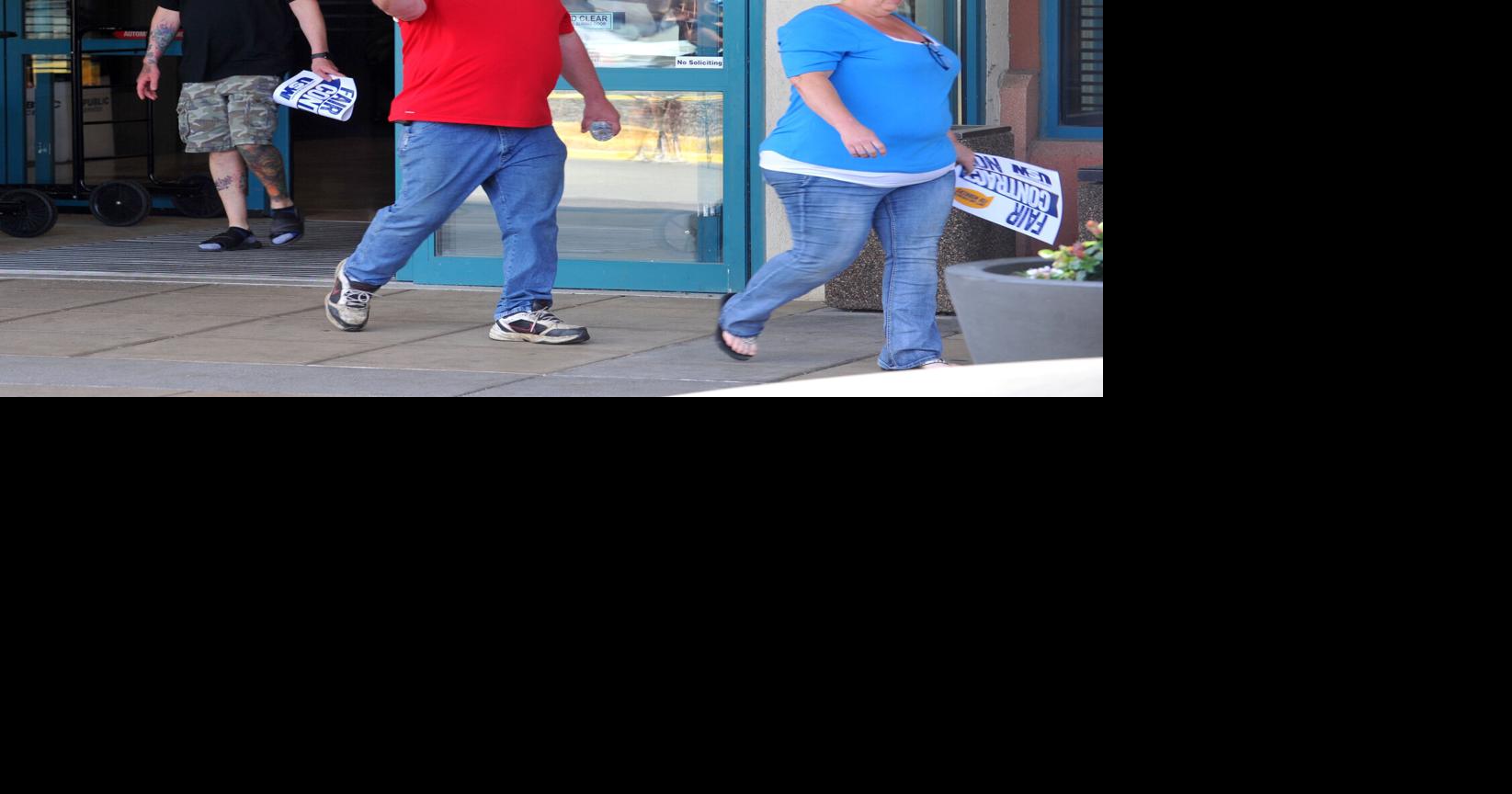 Photos: The United Steelworkers Local 105 union members exit Isle of ...