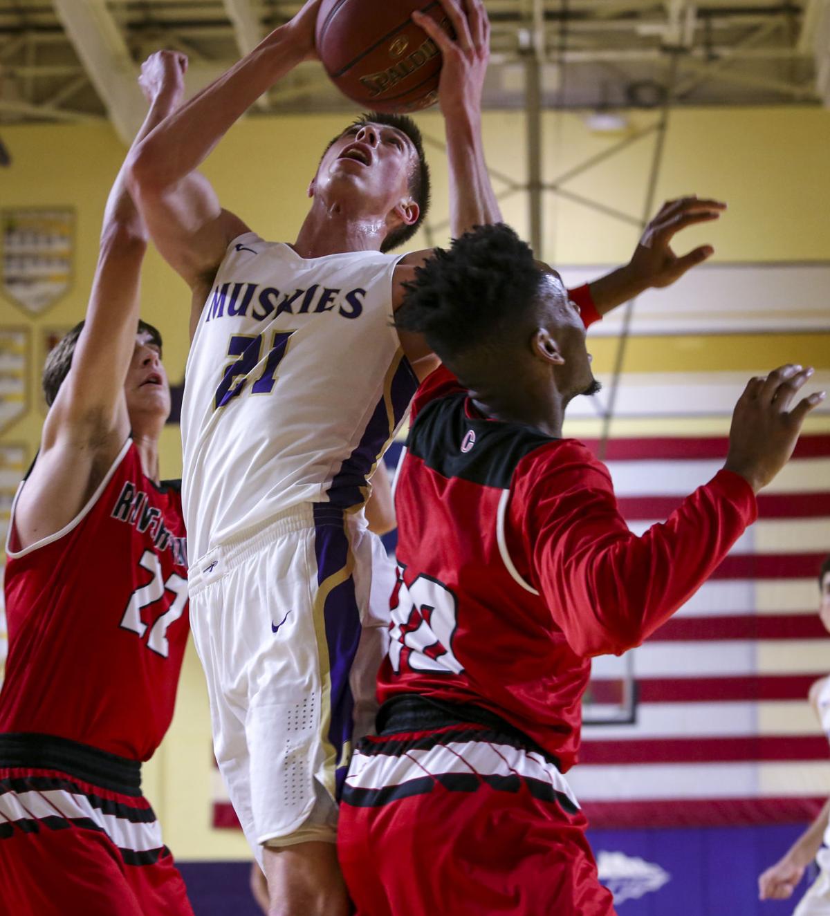 Photos: Clinton basketball at Muscatine | High School Boys Basketball ...