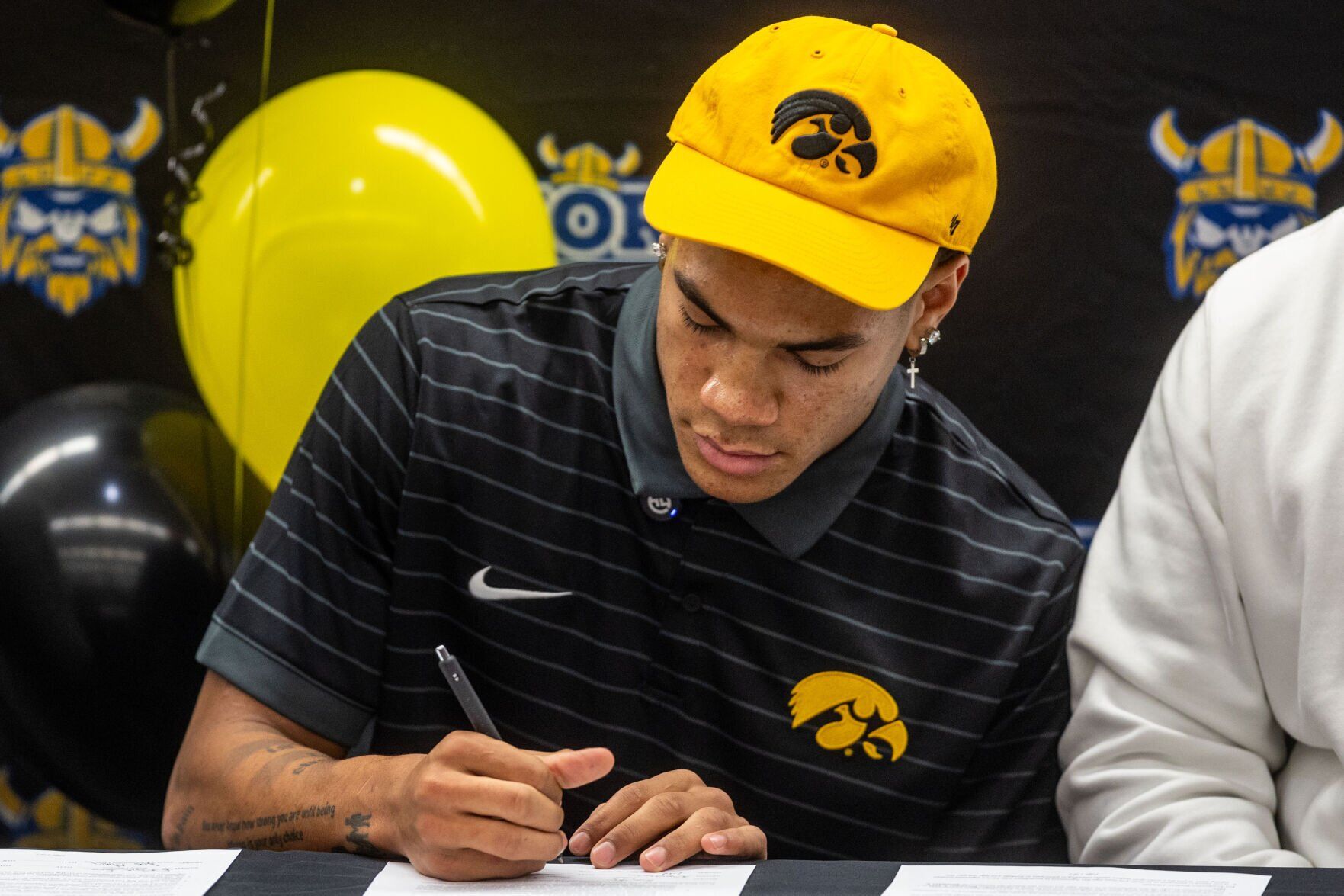 Why Iowa signee Darion Jones will fit in with Hawkeyes