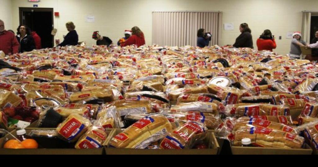 Alcoa employees pack 580 baskets for Christmas