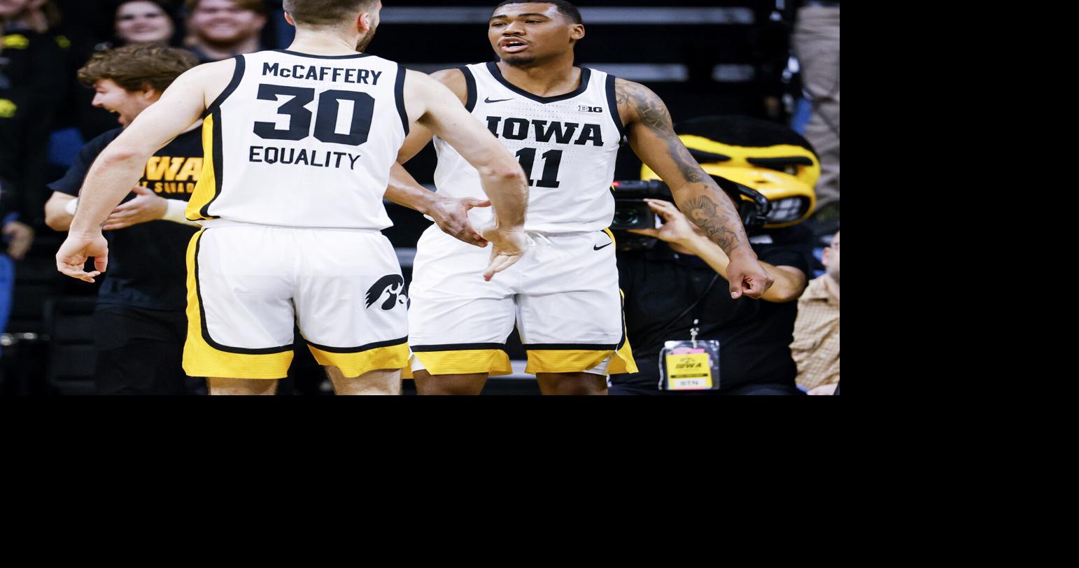 Perkins heats up, Hawkeyes win fourth straight