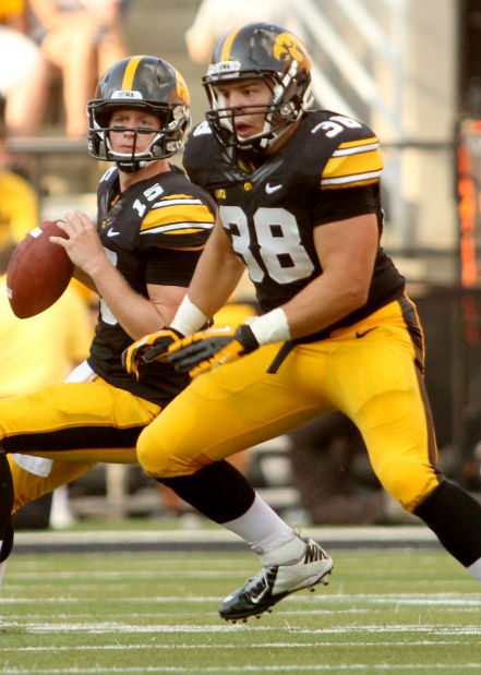 Fullbacks Cox, Plewa finding a role in Hawkeye offense | Iowa Hawkeyes ...
