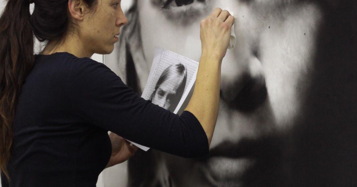 DeWitt artist Heidi Draley McFall creates photo-like portraits from ...