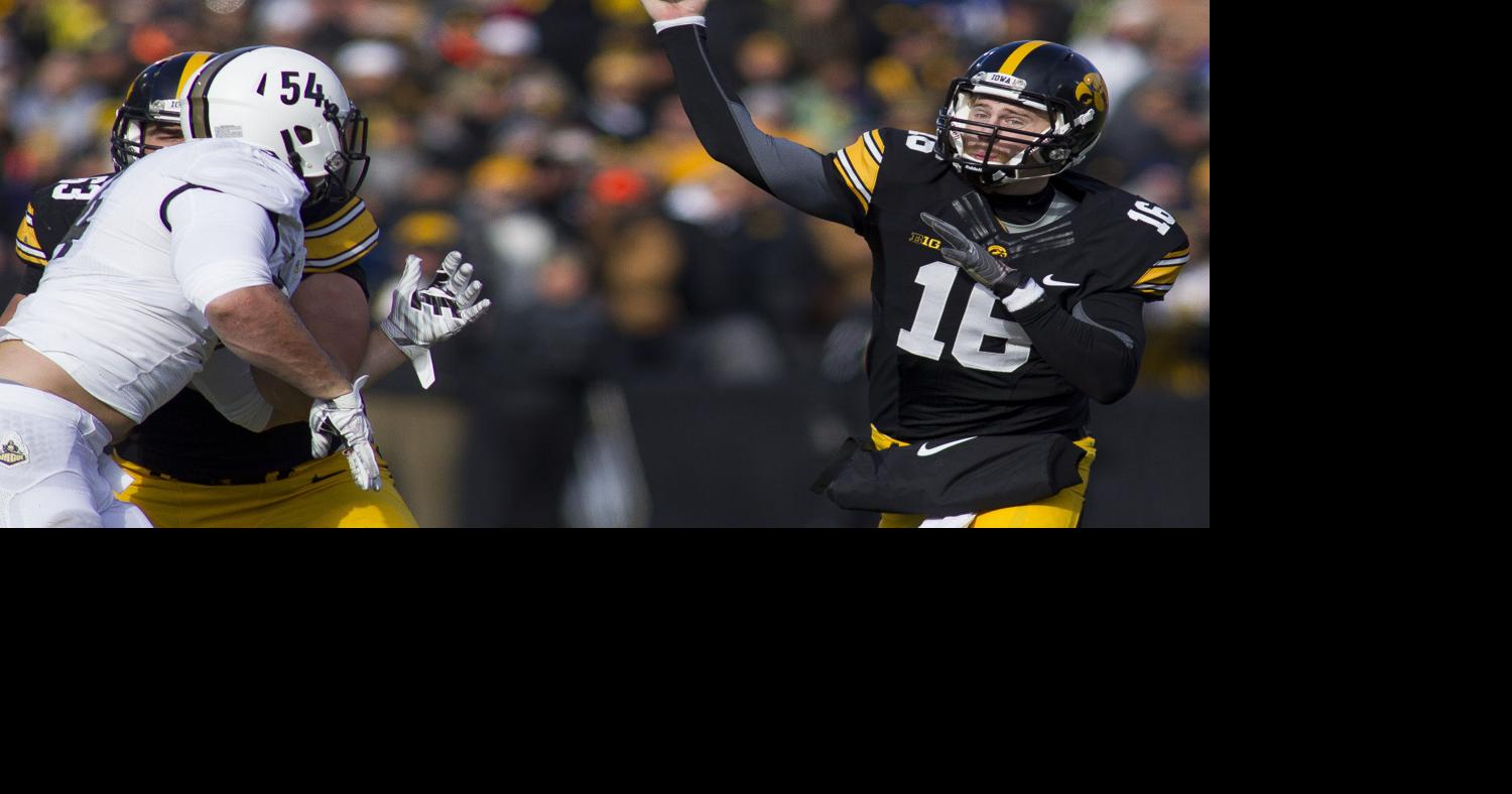 Hawkeyes' Beathard ready to make his own music on the field