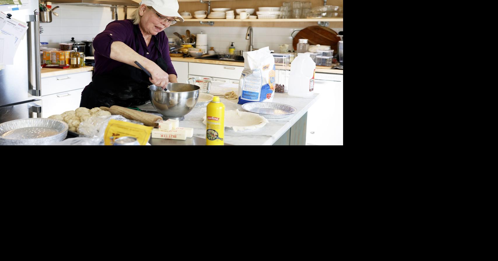 Eastern Iowa Baking Company gets ready for Thanksgiving, 2023