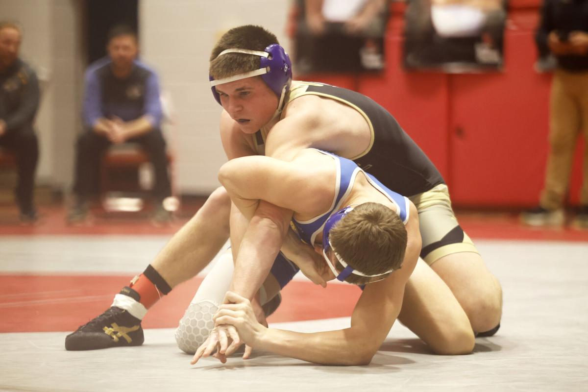 Lewis, Franke lead Muscatine at MAC championships