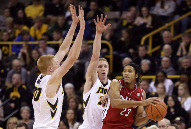 Iowa-North Carolina basketball preview capsule