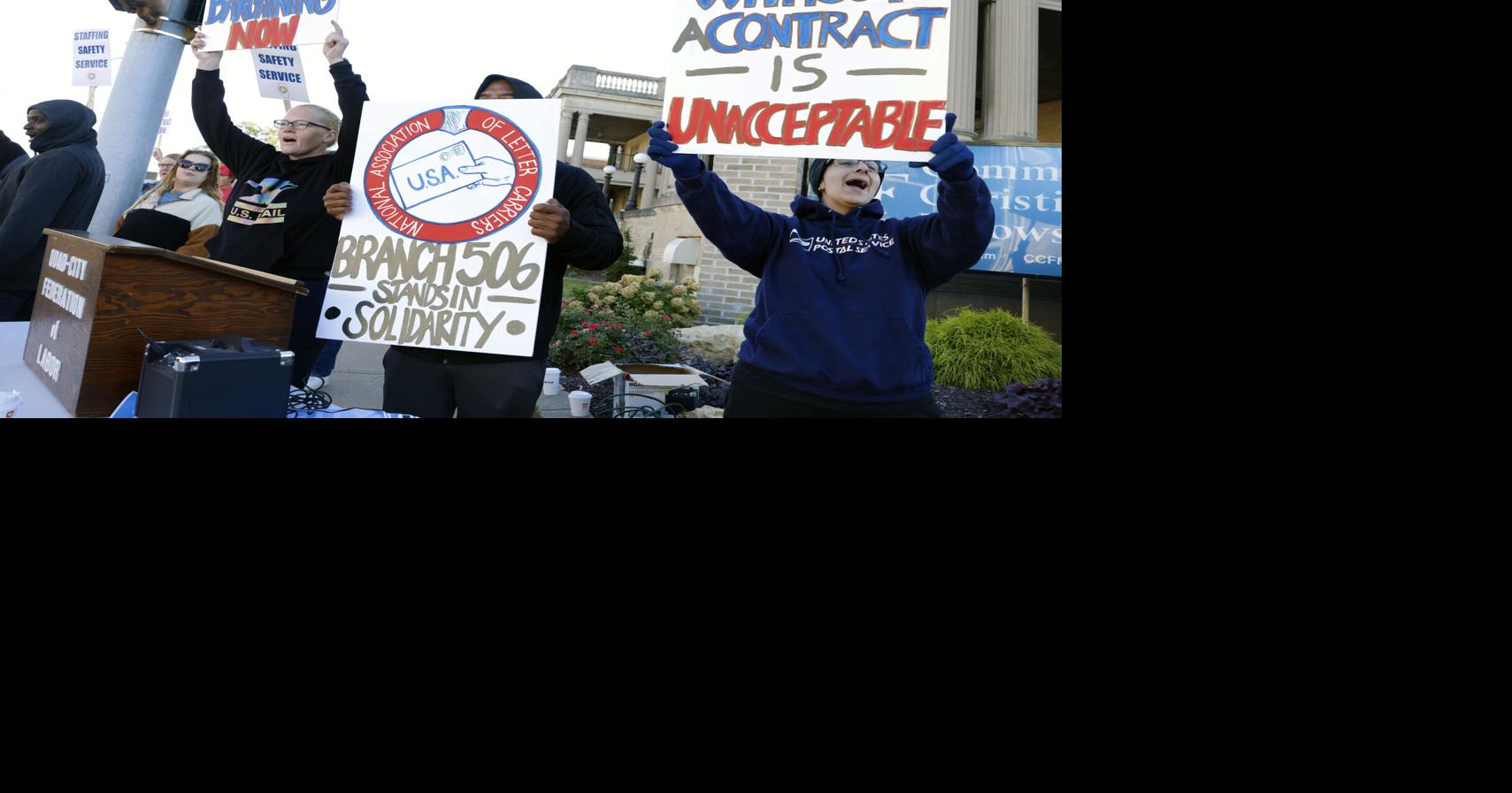 Moline US Postal Service mail carriers rally for contract