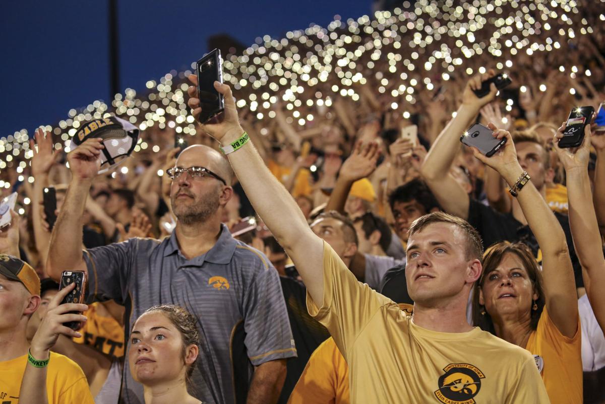 10 @ 10: Hawkeyes "wave" will be honored at honor at the College ...