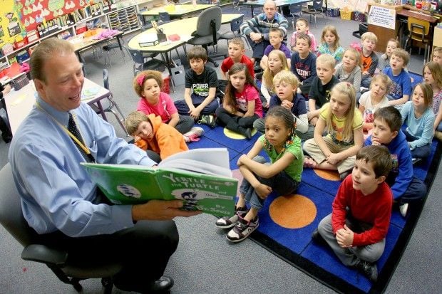 Volunteer reader brings unique style to classroom
