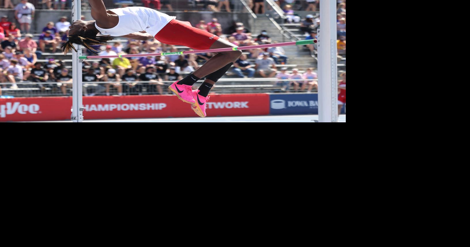 Davenport West's Thomas wins school's first state track title since 1995
