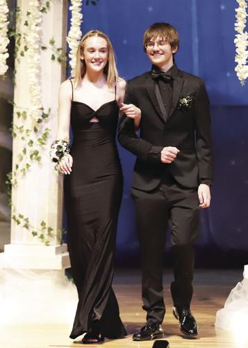 DCHS Prom: Night in Athens | News | rangerreview.com