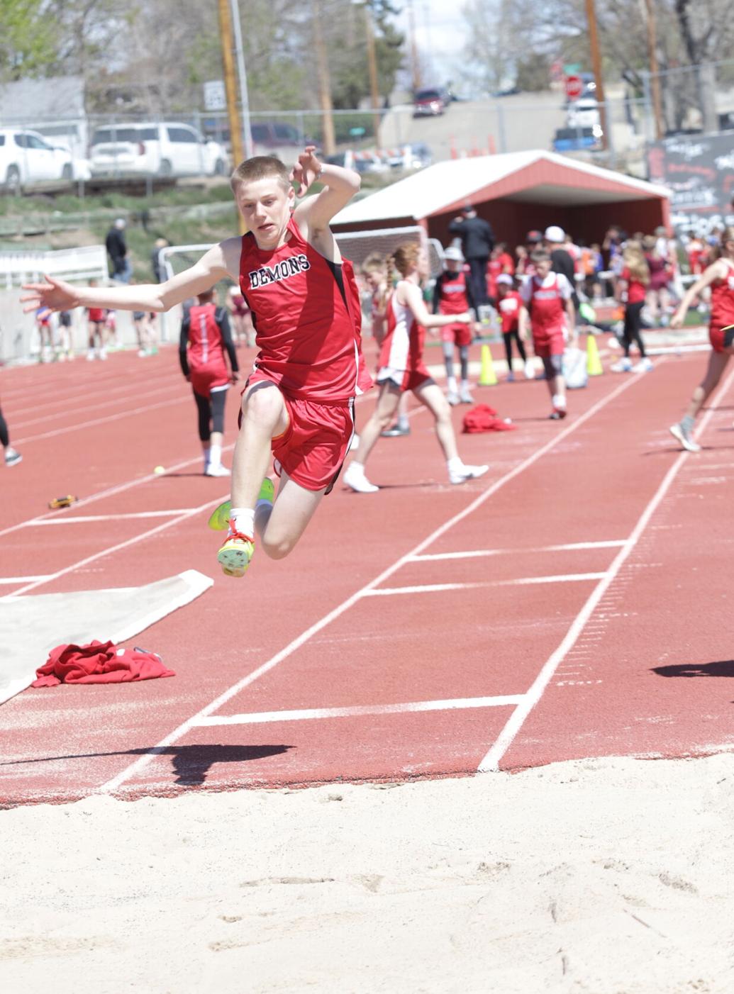 WMS hosts middle school track meet | Sports | rangerreview.com
