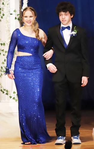 DCHS Prom: Night in Athens | News | rangerreview.com