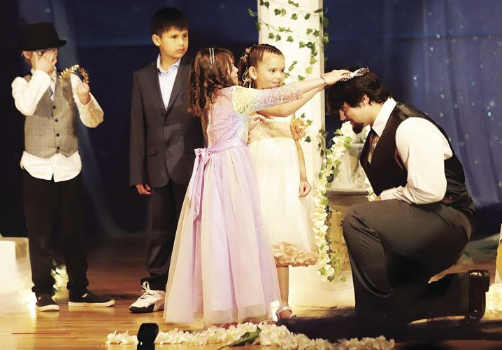 DCHS Prom: Night in Athens | News | rangerreview.com