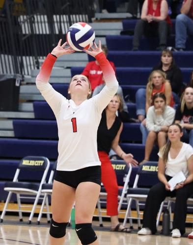 Lady Red Devils lose five-set game to MC rival | Sports | rangerreview.com