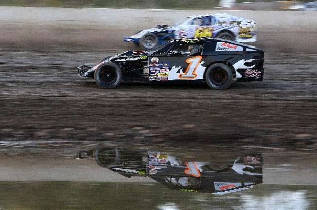 Speedway: Drivers battle treacherous track