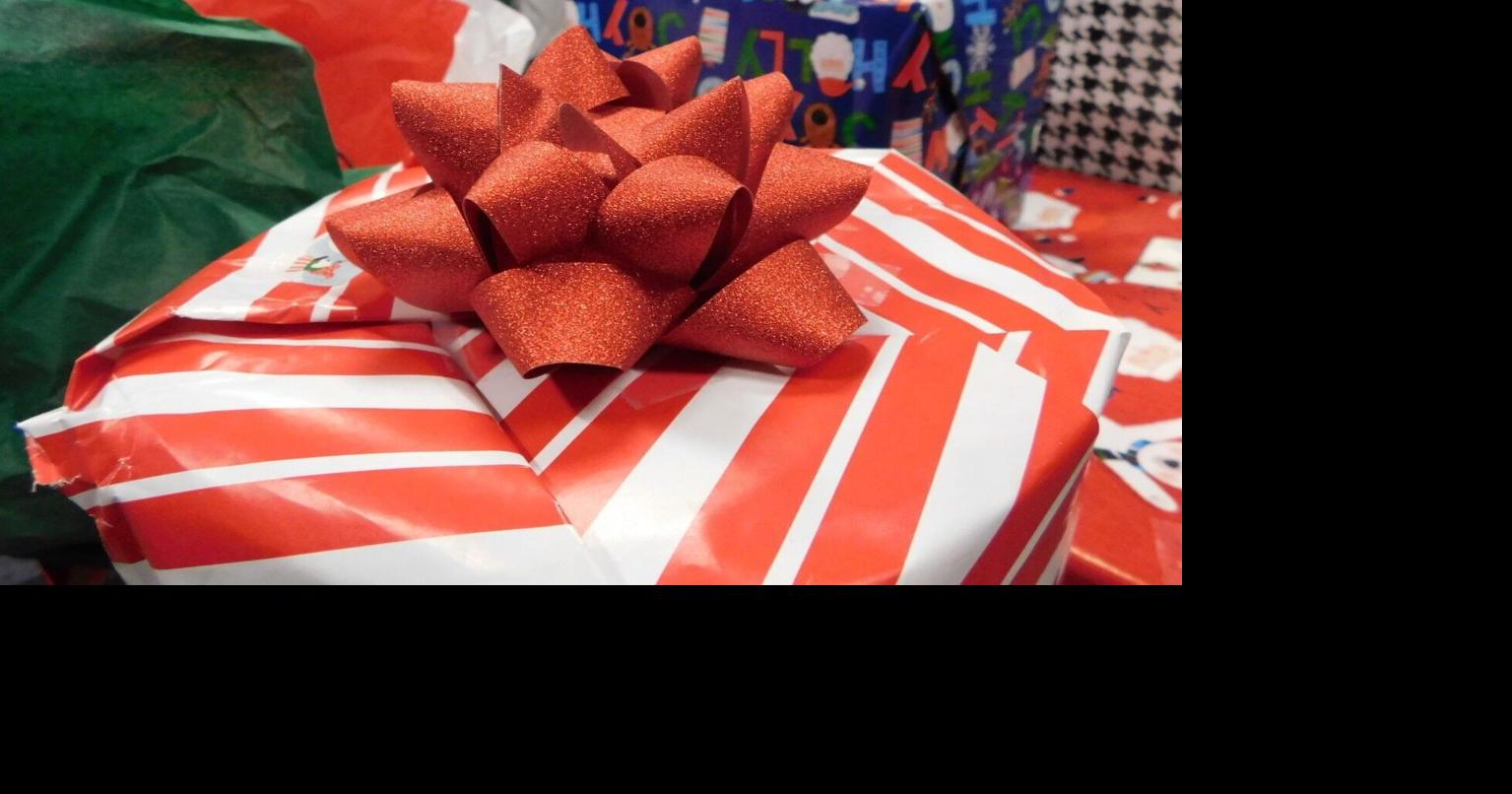 YFS hosts gift-wrapping booth at Uptown Rapid