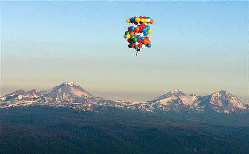 Pair lifts off in tandem lawn chair balloon flight