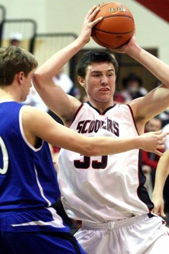 Boys basketball: Scholten leads Knights past Scoopers