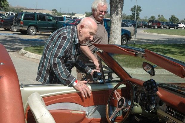 Mustangs brighten day for veterans at Sturgis