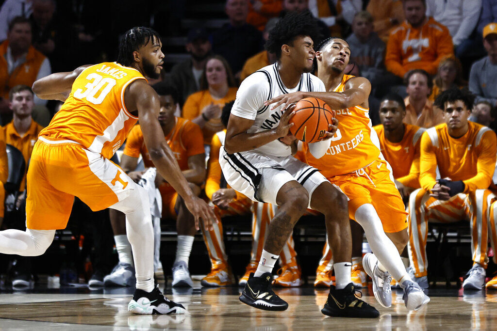 Vanderbilt stuns No. 6 Tennessee at buzzer