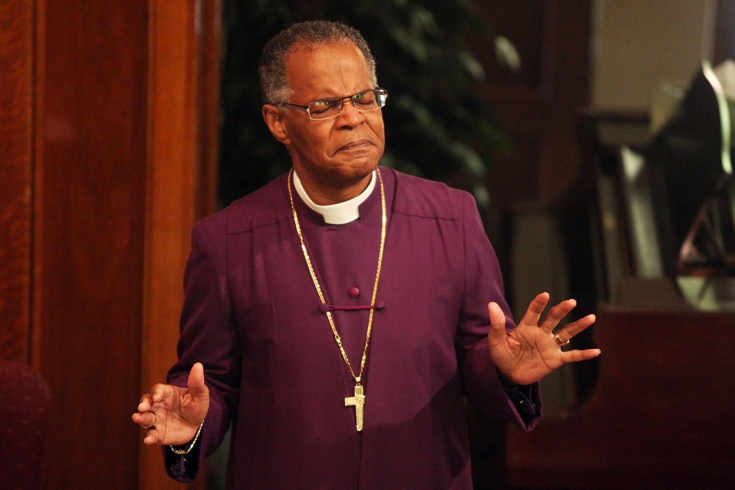 Bishop Lorenzo Kelly, preacher and father figure, dies at 73