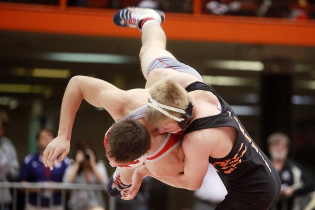 High school wrestling: Pierre edges Cobblers for Invite crown