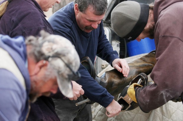Clinton, Arthur statues installed downtown