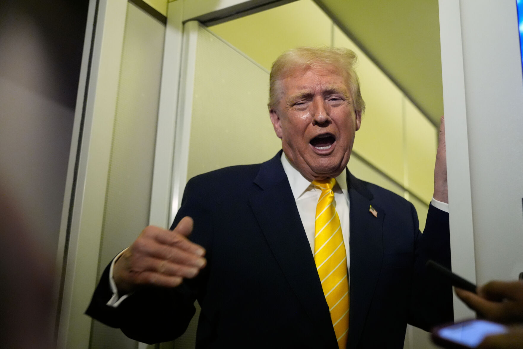 'Identical' Trump signatures replaced on recent pardons