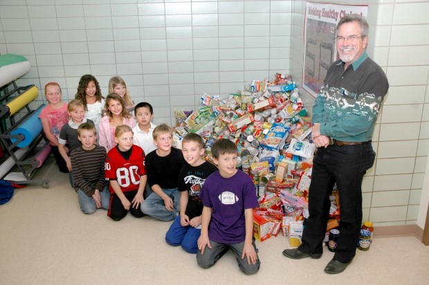 Elementary students collect food for local cupboard