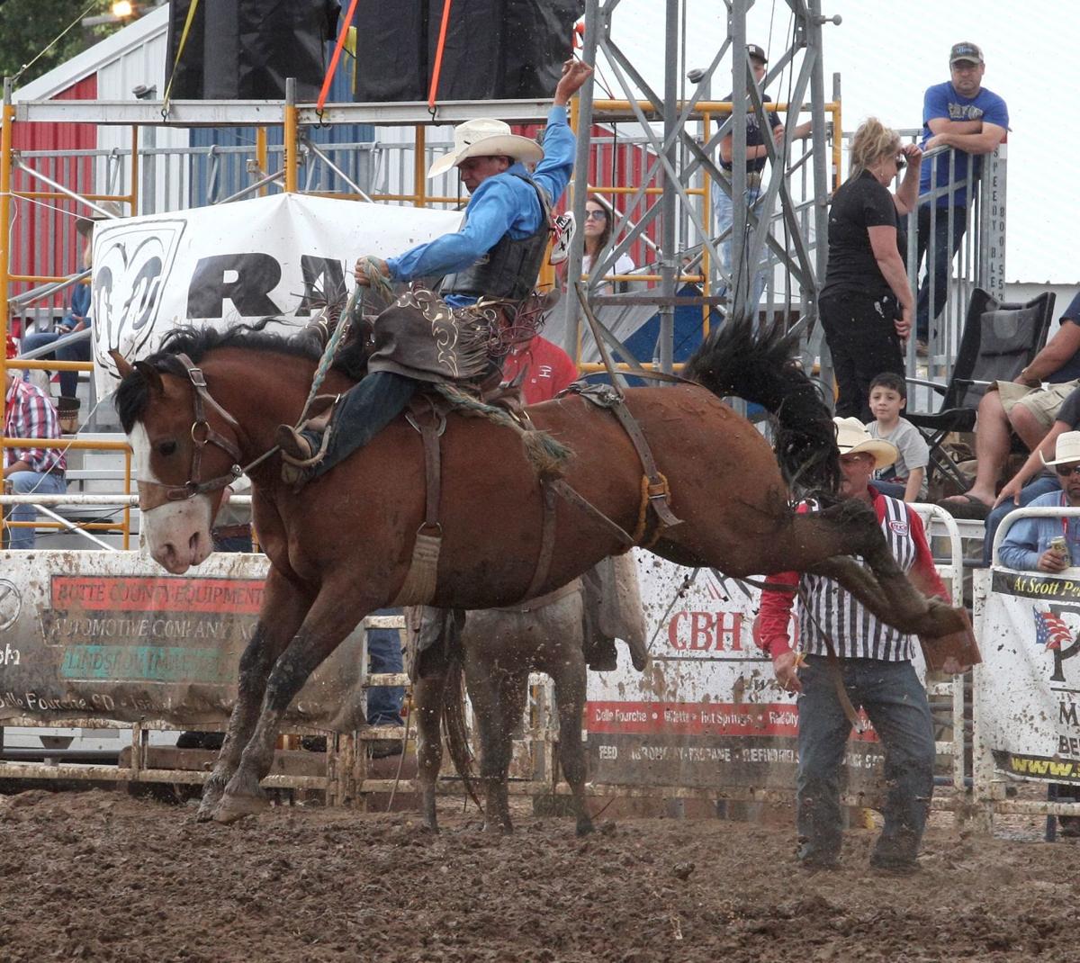 Elshere leads saddle bronc at Black Hills Roundup
