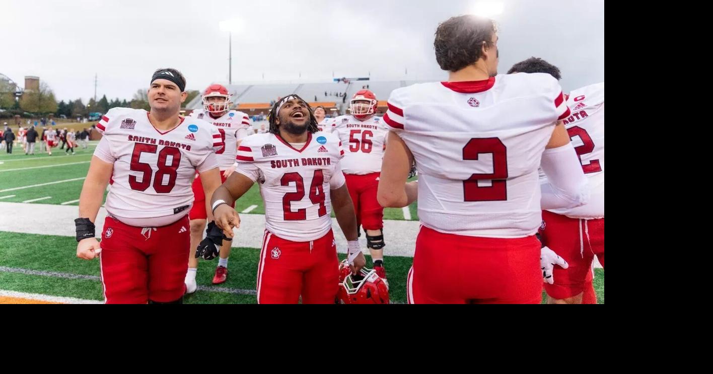 Live updates: No. 11 South Dakota football falls against No. 3 Montana ...