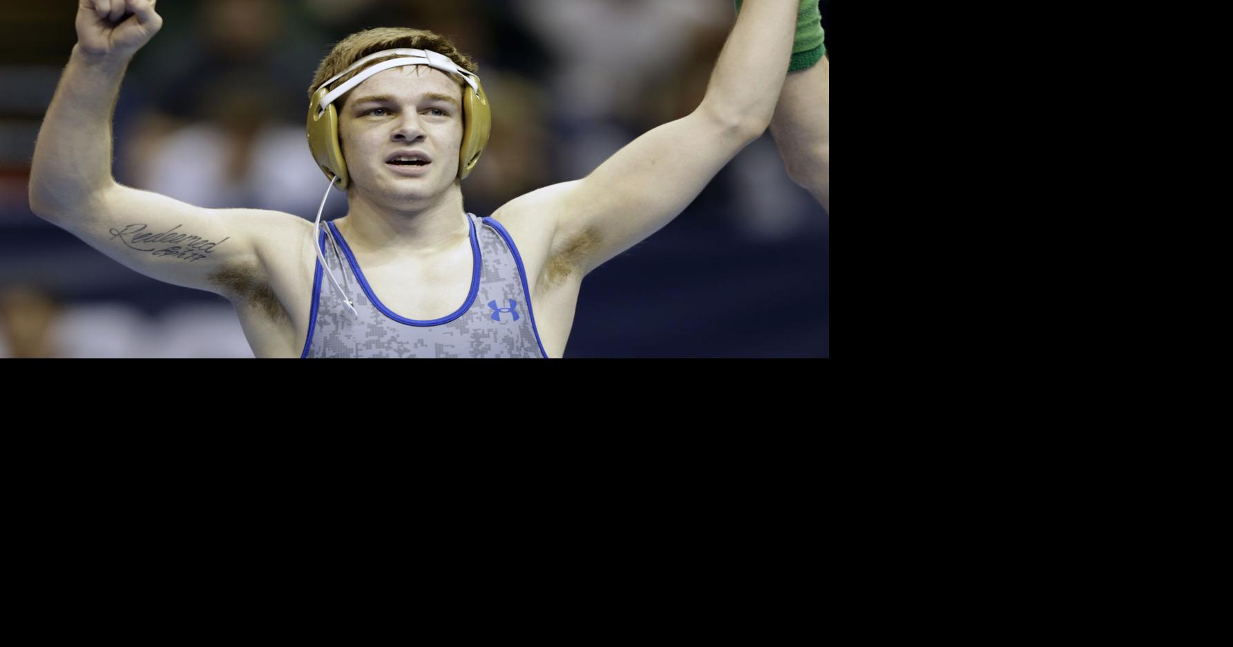 Seth Gross visits AAU tournament to speak to kids
