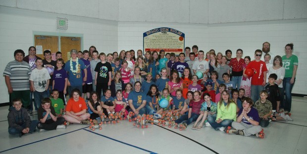 DARE class celebrates with pizza, skating party