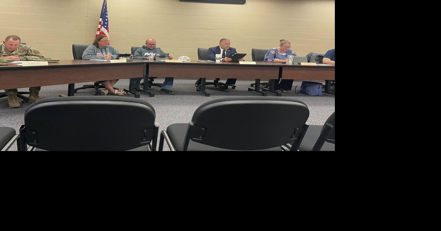 Douglas school board recognizes retiring teachers